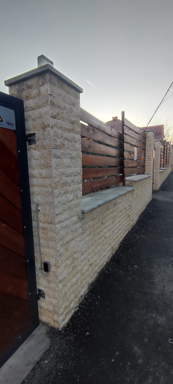 Piatra Naturala Gard in Oradea. Placare la fatada, soclu, Terasa